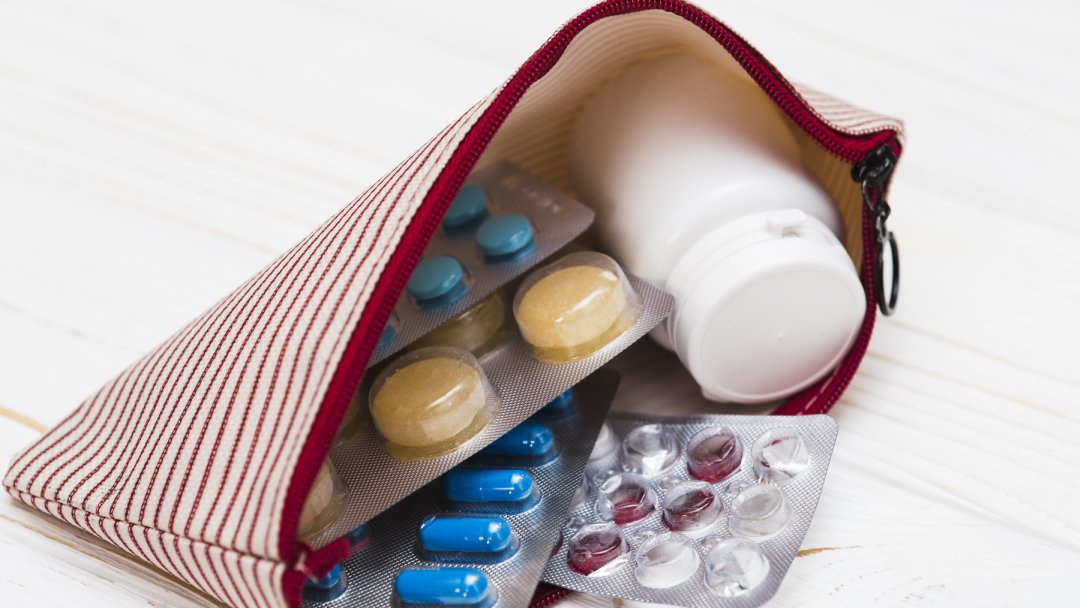 5 Jenis Obat-obatan yang Perlu Selalu Tersedia dalam Tas